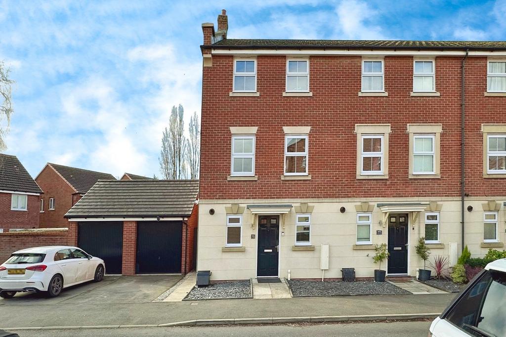 Coupland Road, Selby YO8 3 bed end of terrace house - £250,000