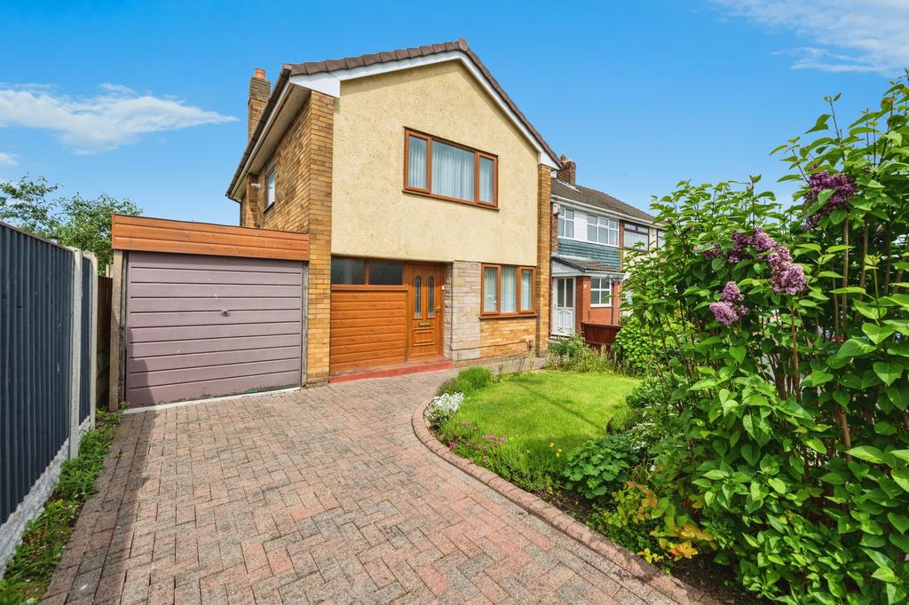 Sherdley Park Drive, Merseyside WA9 3 bed detached house - £220,000