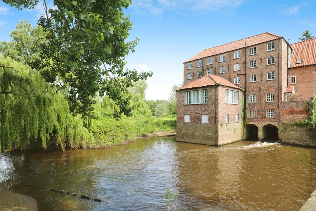 Main Street, York YO41 2 bed apartment - £175,000