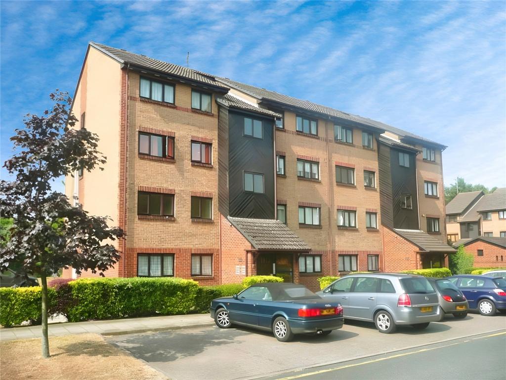 Cricketers Close, Erith DA8 2 bed flat for sale - £210,000