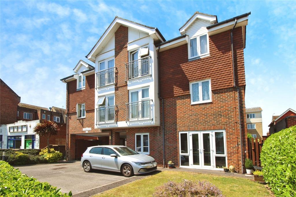 Victoria Drive, West Sussex PO21 2 bed flat - £140,000