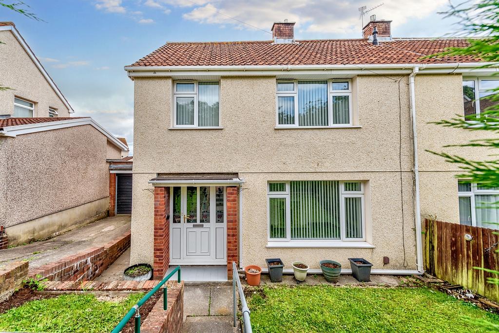 Dovey Close, Rumney, Cardiff. CF3 3 bed semi-detached house - £250,000