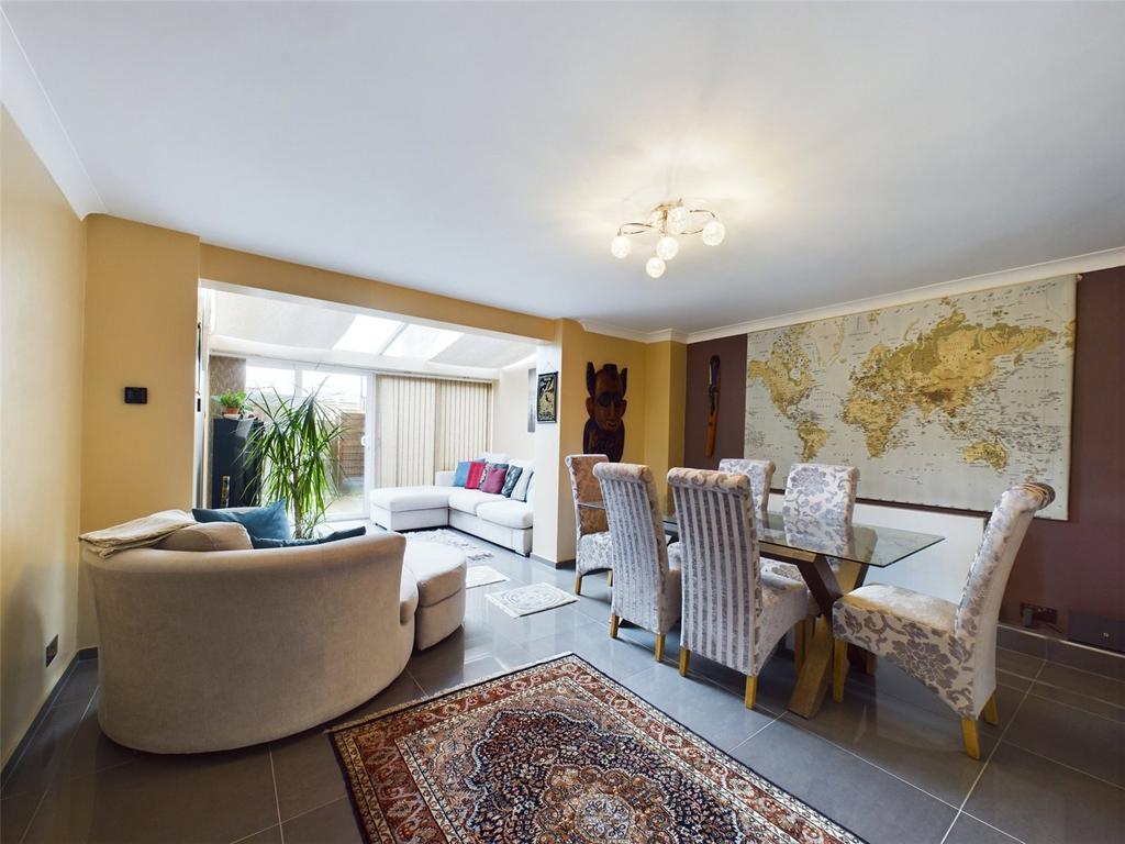 Honeysuckle Close, Romford RM3 3 bed end of terrace house for sale - £ ...