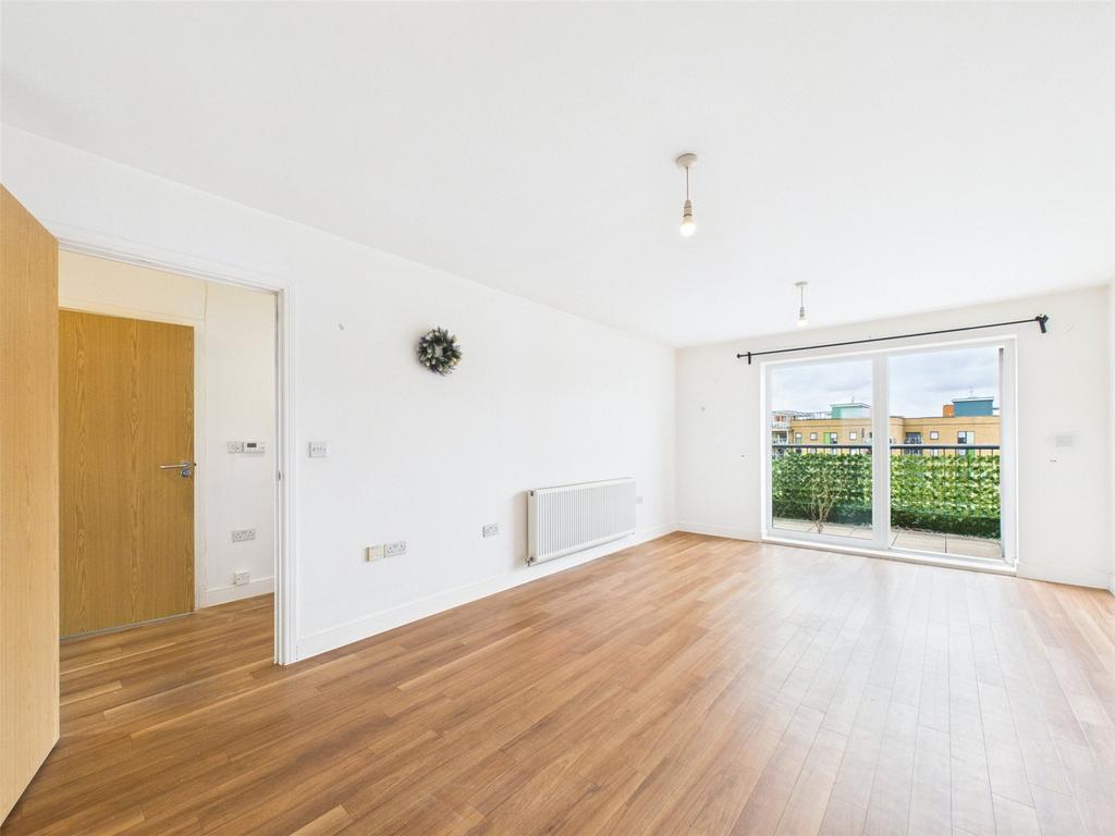 Maxwell Road, Romford RM7 1 bed flat - £1,400 pcm (£323 pw)