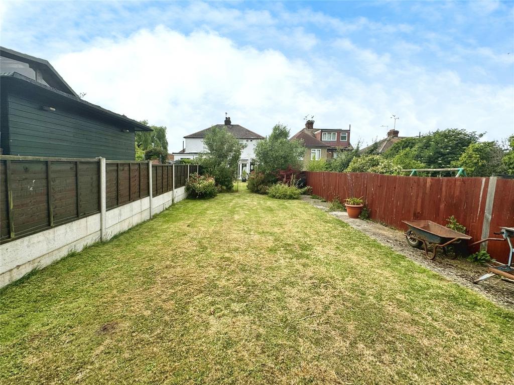 Pump Lane, Rainham ME8 2 bed semi-detached house - £315,000