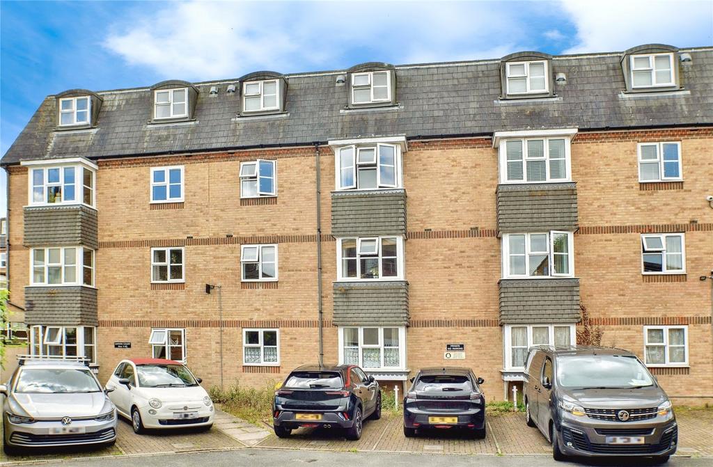 Darwin Court, Rochester ME1 1 bed flat - £160,000