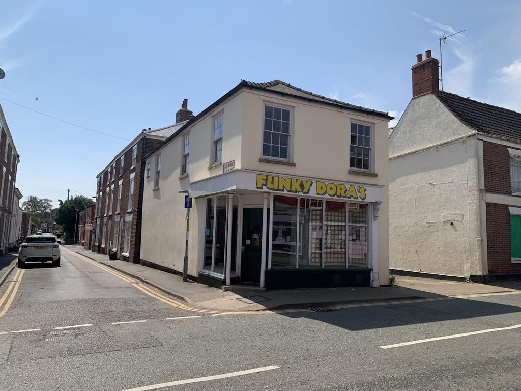 20 High Street, Holbeach, PE12 7DY Retail property (high street) to rent - £650 pcm (£150 pw)