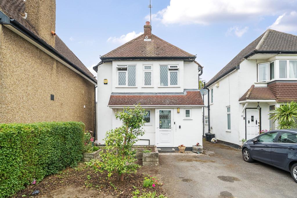 The Fairway, Ruislip, Middlesex 3 bed detached house - £625,000