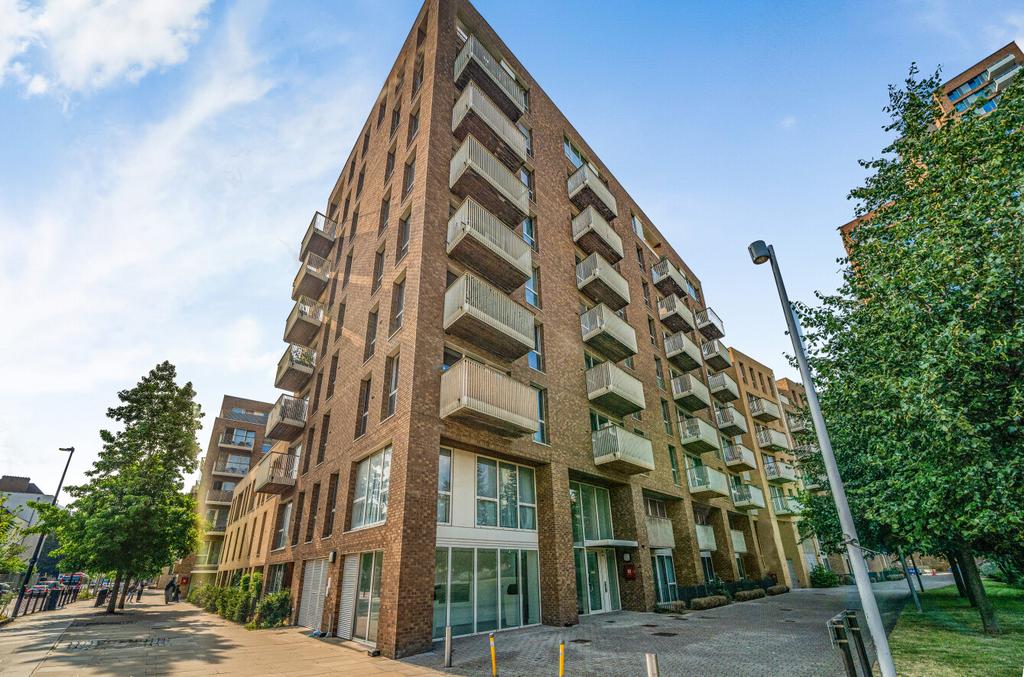 Harston Walk, London, E3 1 bed apartment - £96,000