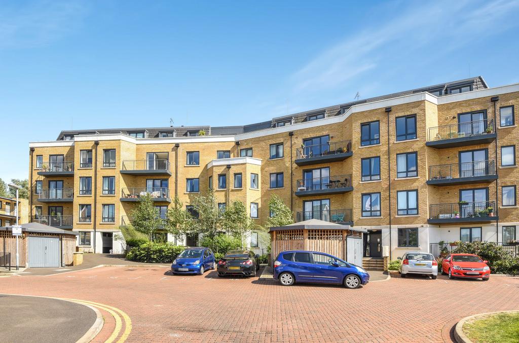 Dock Meadow Reach, Hanwell, London, W7 2 bed flat - £217,500