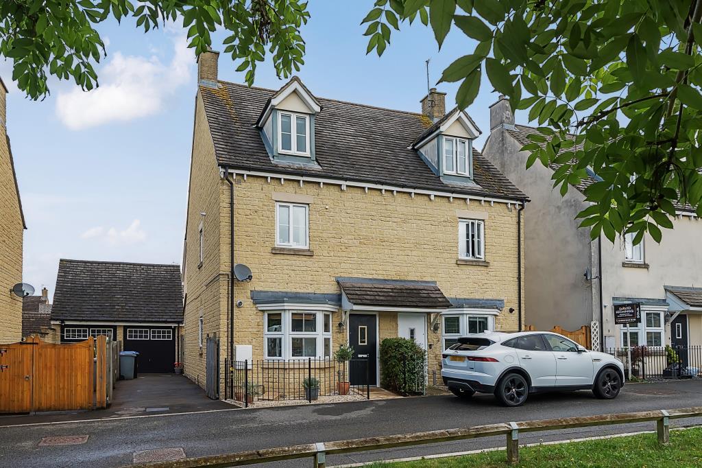 Shilton Park, Carterton, ... 3 bed semi-detached house - £325,000