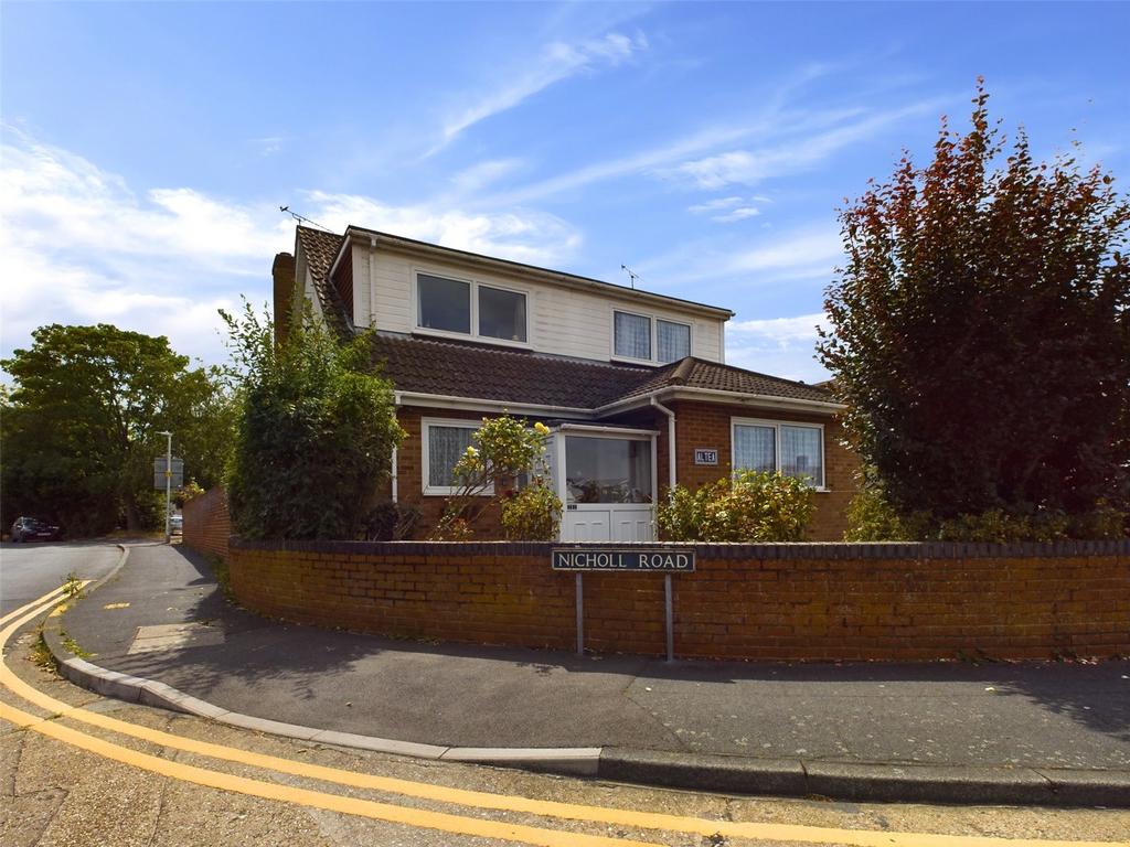 Nicholl Road, Basildon, Essex, SS15 4 bed detached house - £475,000