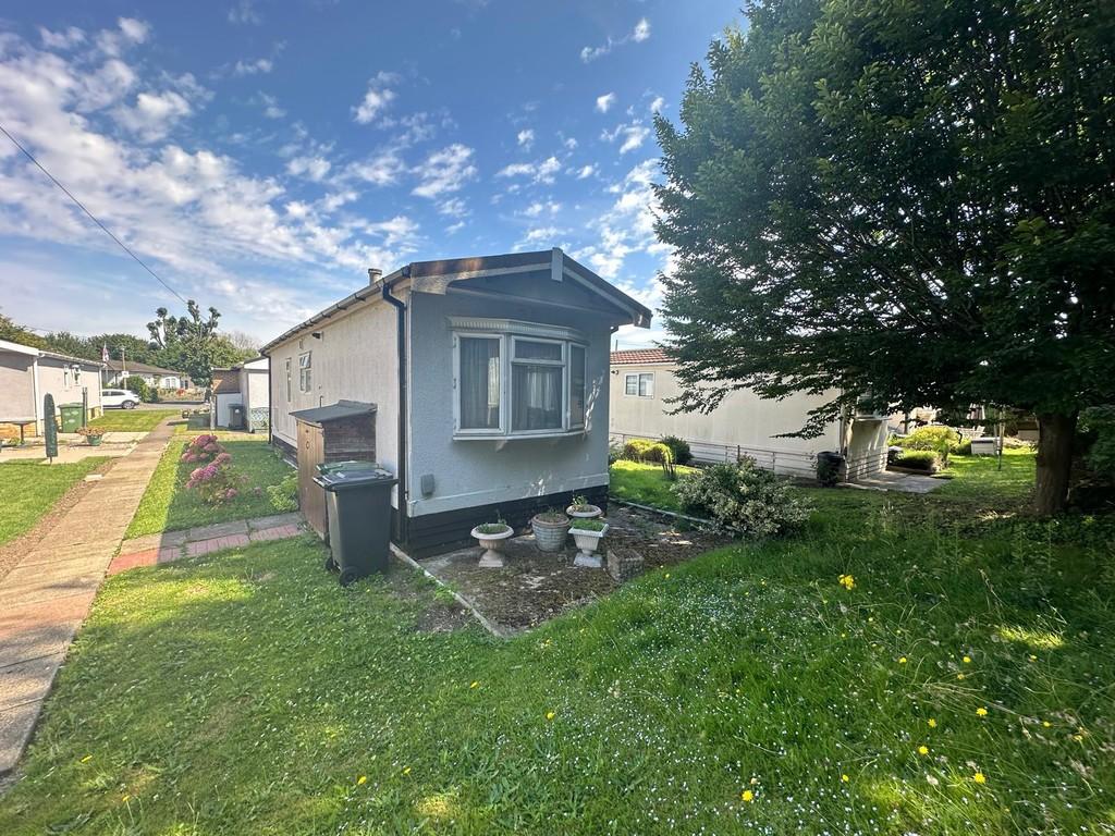 Fowley Mead Park, Longcroft Drive 1 bed mobile home - £60,000