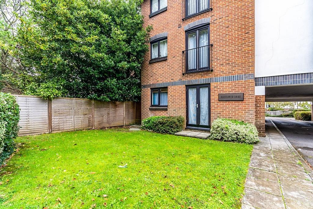 Banister Road, Southampton SO15 Studio - £775 pcm (£179 pw)