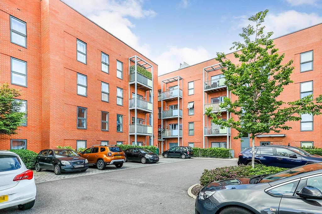 Pennant House, Portsmouth PO1 2 bed penthouse - £1,500 pcm (£346 pw)