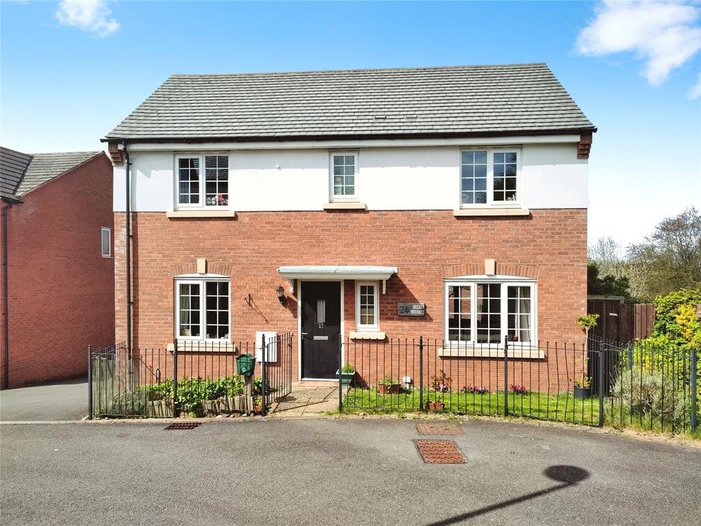 Long Leasow, Telford TF7 3 bed detached house for sale - £210,000