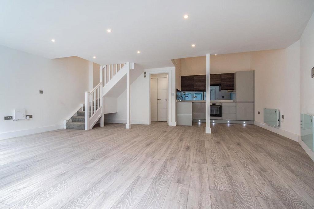 Restmor Way, Wallington SM6 2 bed flat for sale - £379,000