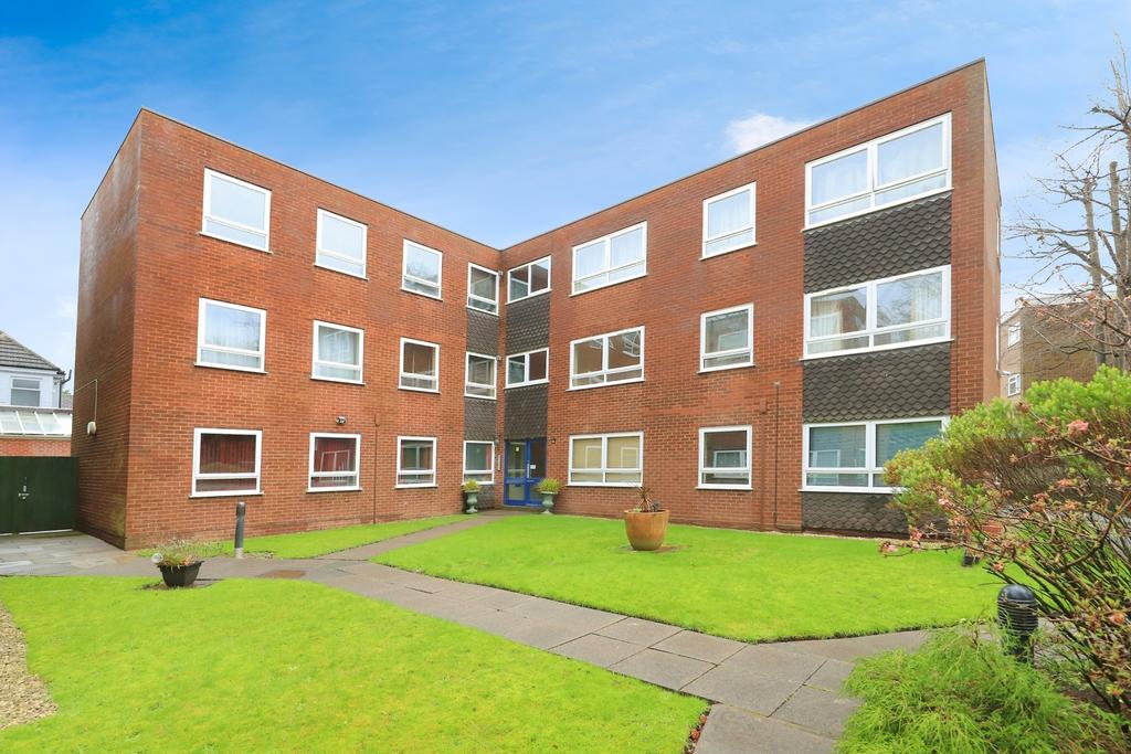 Newbridge Mews, Wolverhampton WV6 3 bed flat - £115,000
