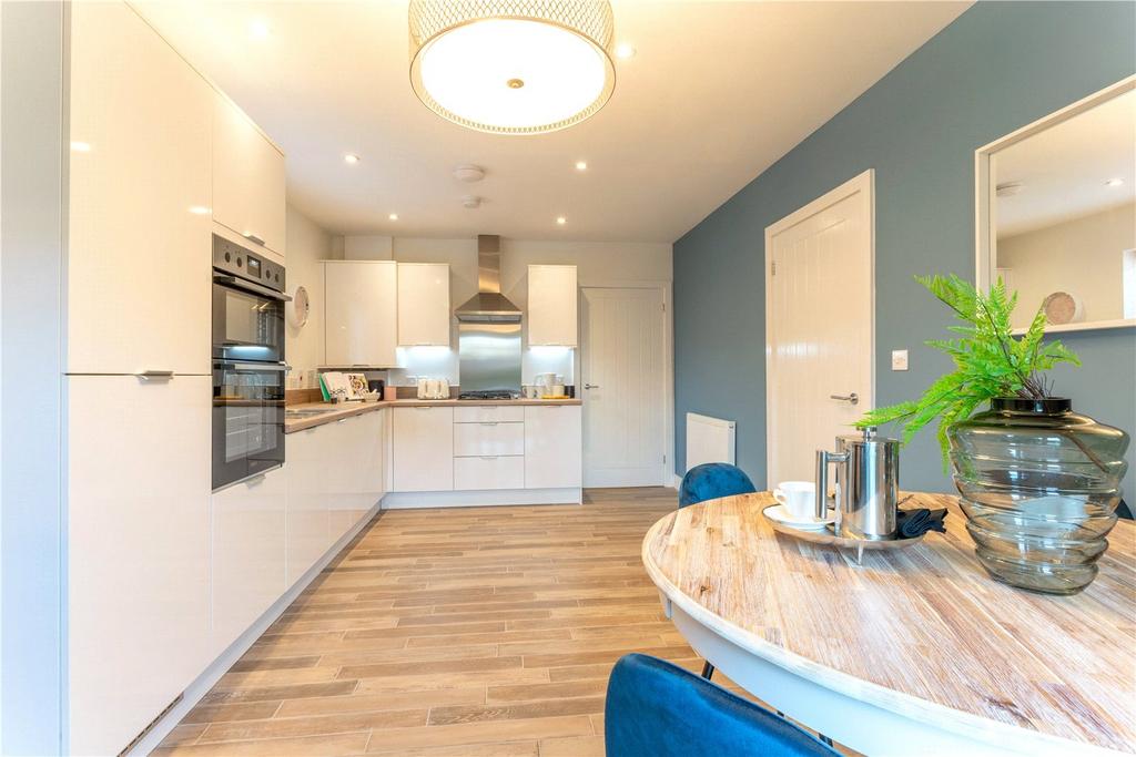 Vincam Close, Twickenham TW2 3 bed terraced house - £750,000