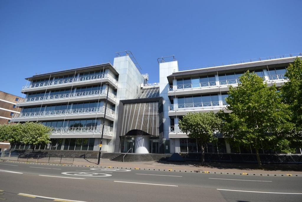 Trinity Square, Hounslow TW3 Studio - £210,000