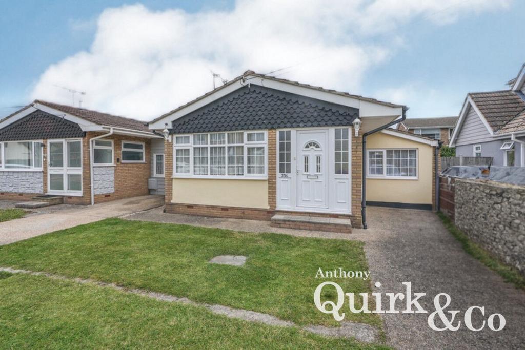 Marine Avenue, Canvey Island, SS8 2 bed detached bungalow - £265,000