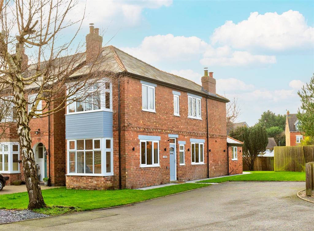 Oak Street Head, Shrewsbury 3 bed link detached house - £399,995