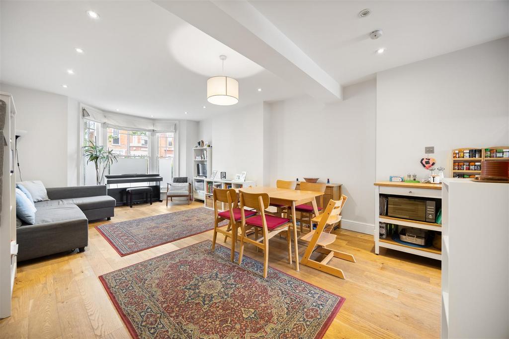 Holmdale Road, West Hampstead NW6 2 bed flat - £3,000 pcm (£692 pw)