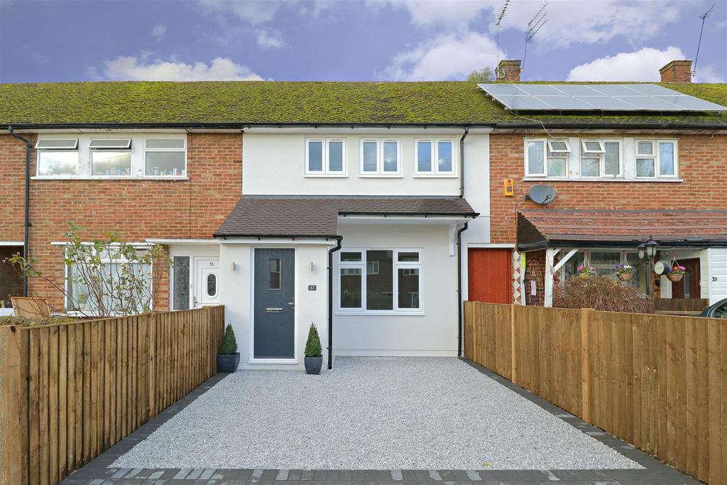 Morpeth Avenue, Borehamwood 3 bed house - £2,300 pcm (£531 pw)