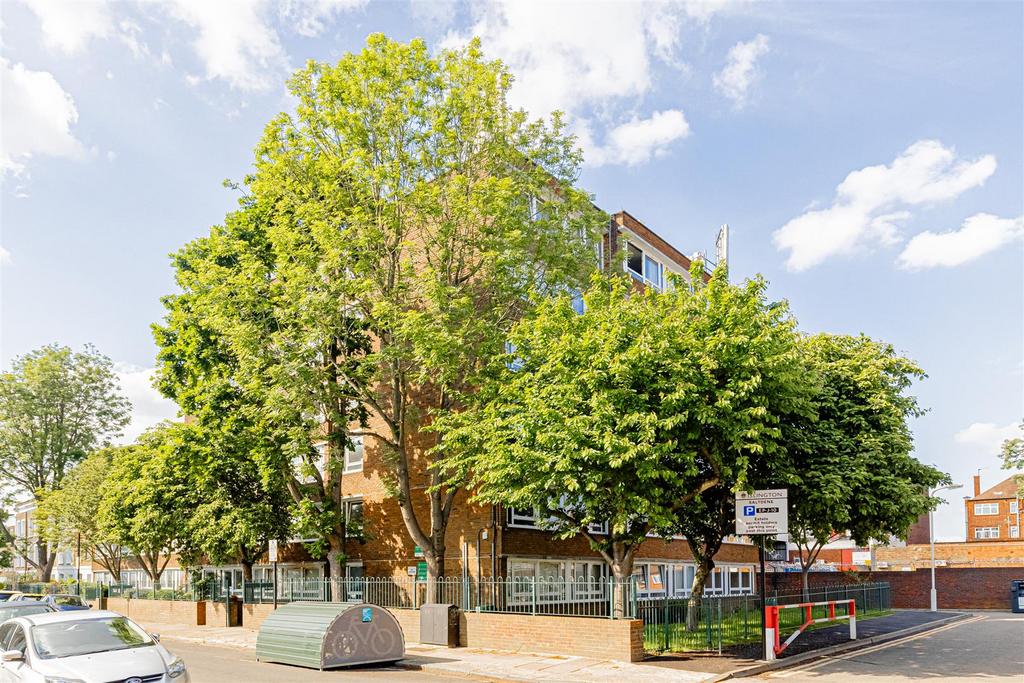 Regina Road, London N4 1 bed flat - £325,000