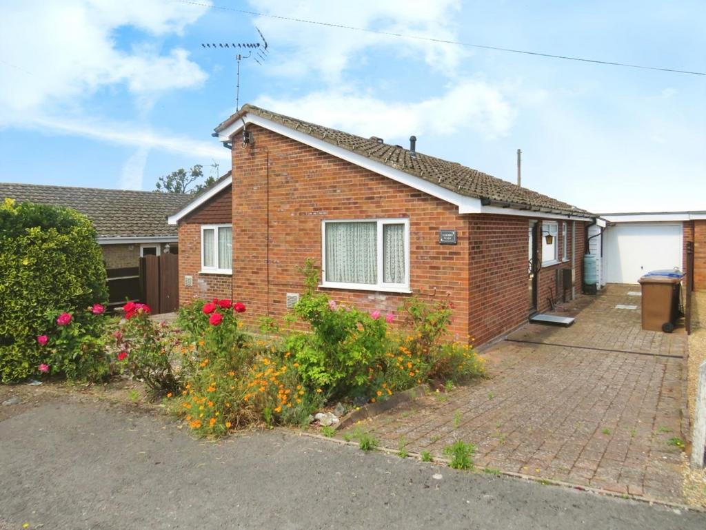 Robin Walk, Brandon IP27 3 bed detached bungalow - £260,000