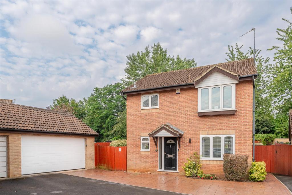 Harris Court, Longwell Green, Bristol 3 bed detached house - £450,000