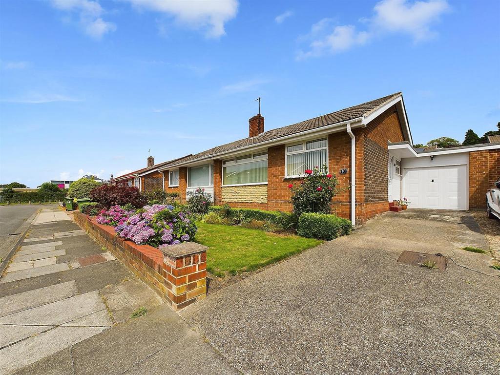 Hunstanton Court, Gateshead NE9 2 bed semi-detached bungalow - £185,000