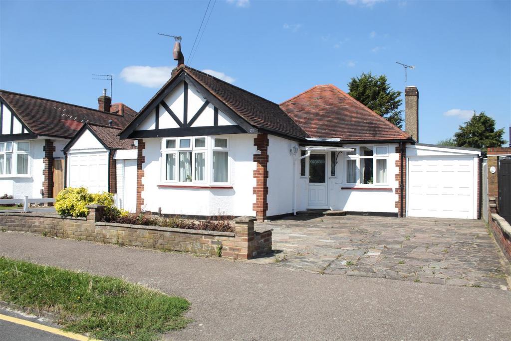 The Drive, Potters Bar EN6 3 bed detached bungalow for sale - £699,950