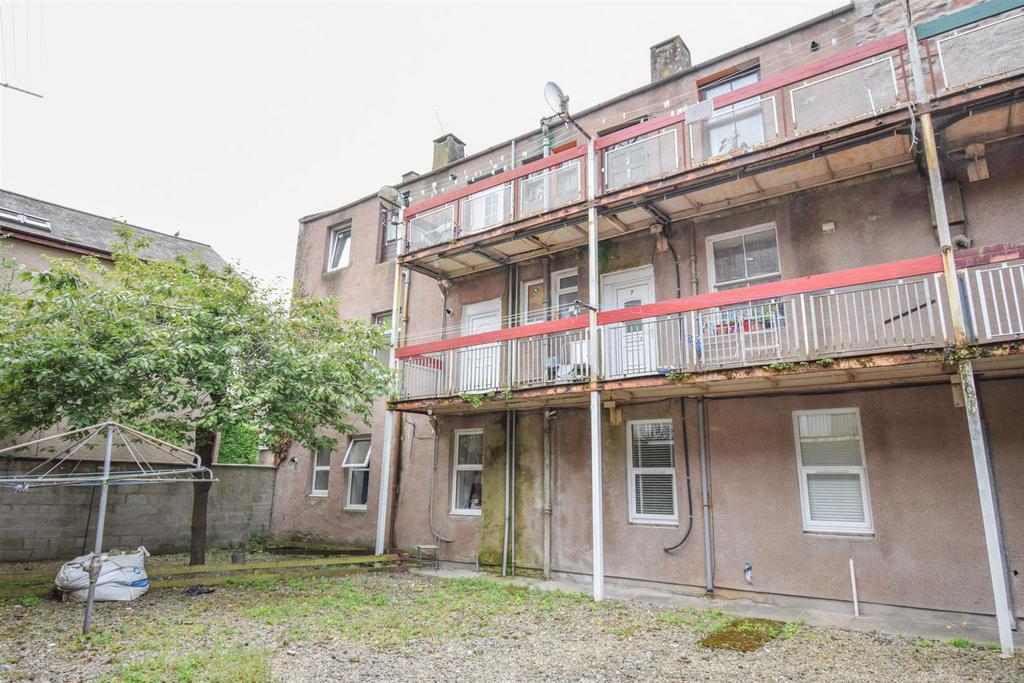 8 May Court, Inverness 2 bed flat - £80,000