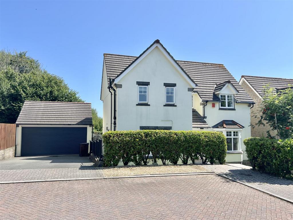 Retallick Meadows, St. Austell 4 bed detached house - £425,000