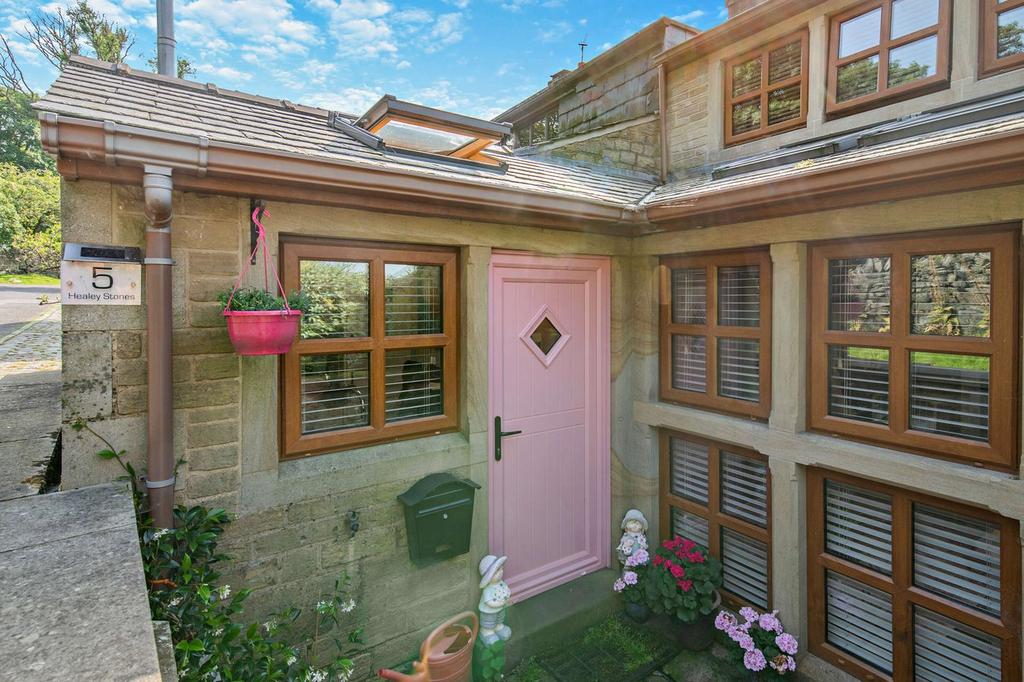 Healey Stones, Rochdale, OL12 2 bed cottage - £253,000