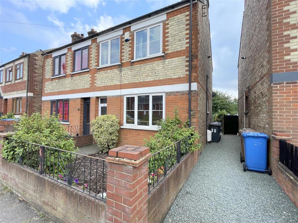 Sproughton Road, Ipswich 3 bed semi-detached house for sale - £240,000