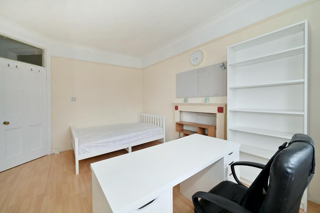 Talgarth Mansions, Barons Court, W14 2 bed flat - £2,297 pcm (£530 pw)