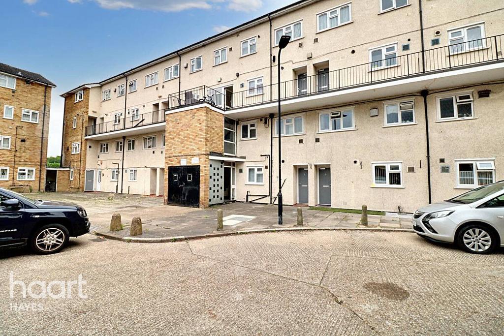 Radcliffe Way, NORTHOLT 3 bed flat - £325,000