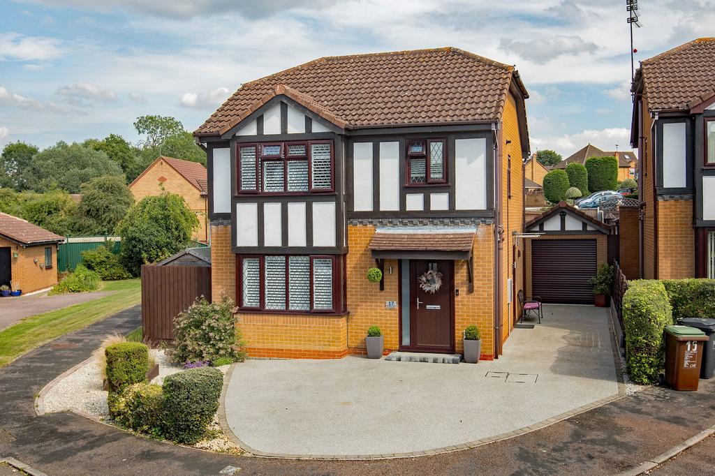 Hoppet Close, Corby NN18 3 bed detached house - £350,000