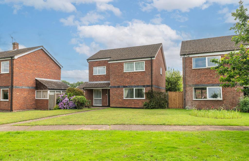 Birbeck Way, Frettenham 4 bed detached house - £300,000