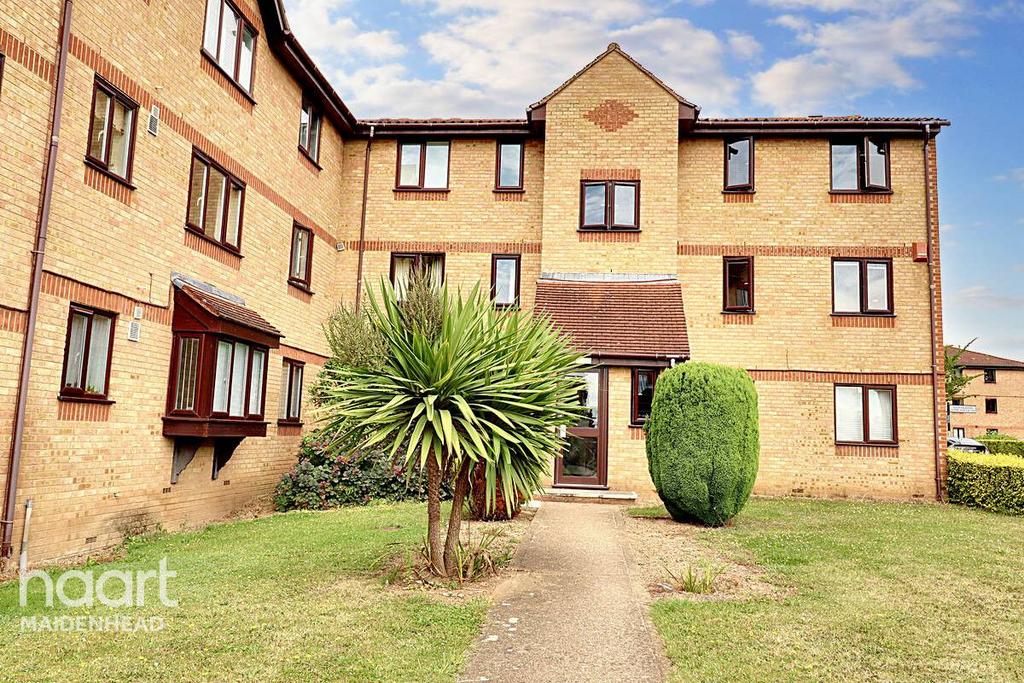 Lowestoft Drive, SLOUGH 2 bed apartment - £260,000
