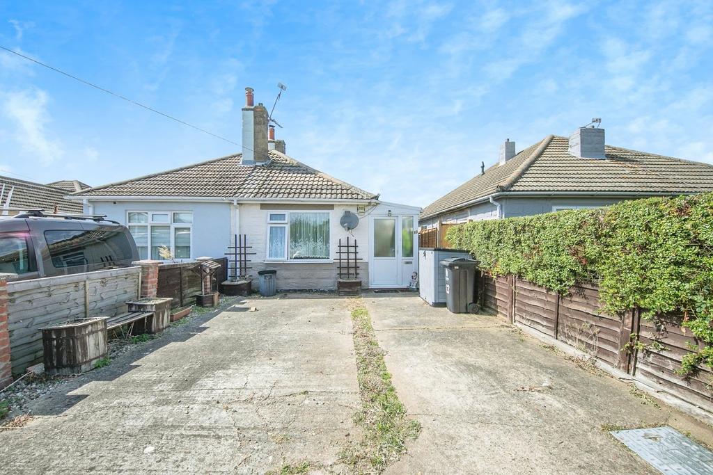 The Avenue, Clacton-on-Sea CO15 1 bed semi-detached bungalow - £190,000