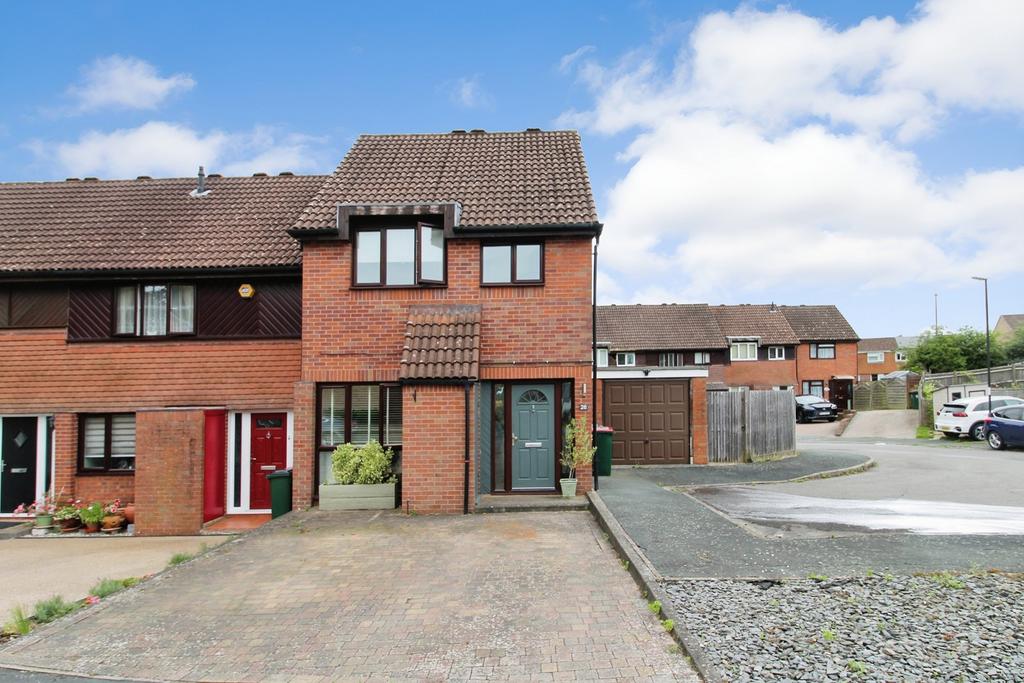 Peverel Road, Ifield, Crawley, West... 3 bed end of terrace house - £ ...