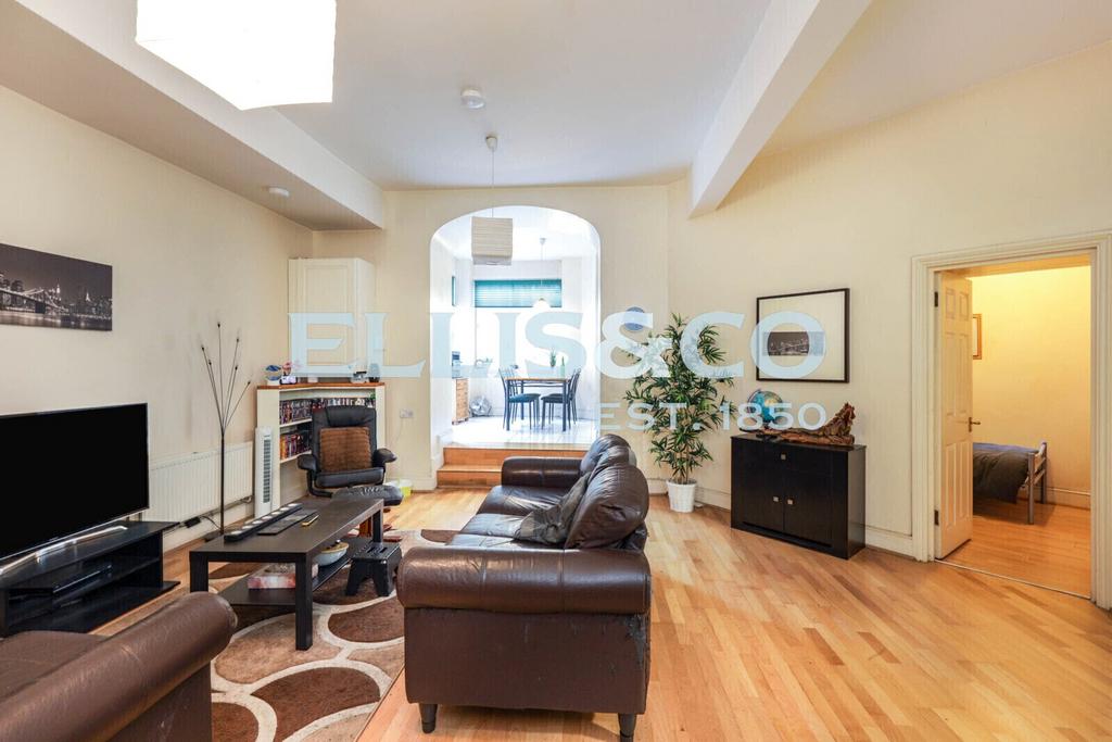 West Park Road, Southall, UB2 3 bed apartment - £360,000