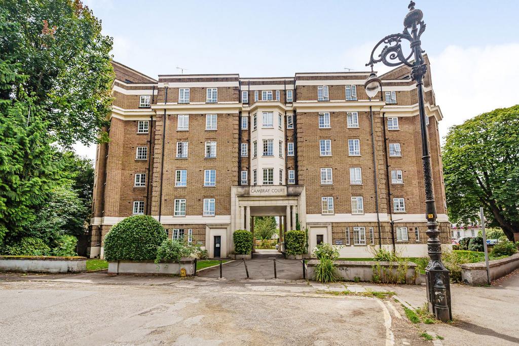Cambray Court, Town Centre... 3 bed apartment - £225,000