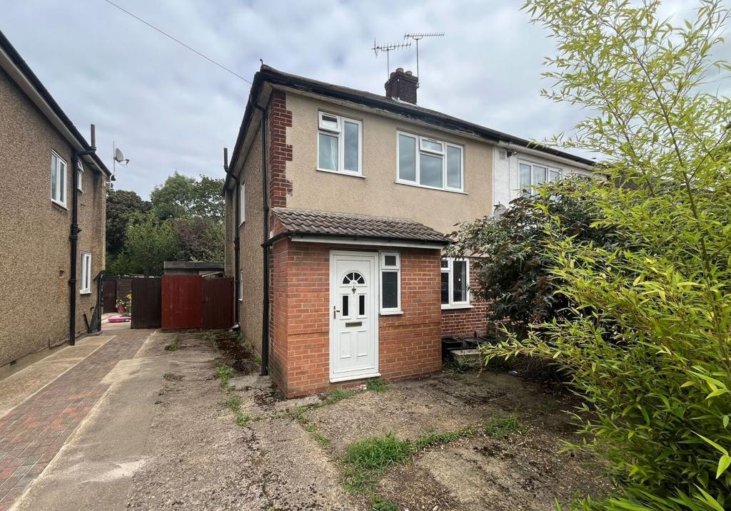 143 Tudor Walk, Watford... 3 bed semi-detached house - £400,000