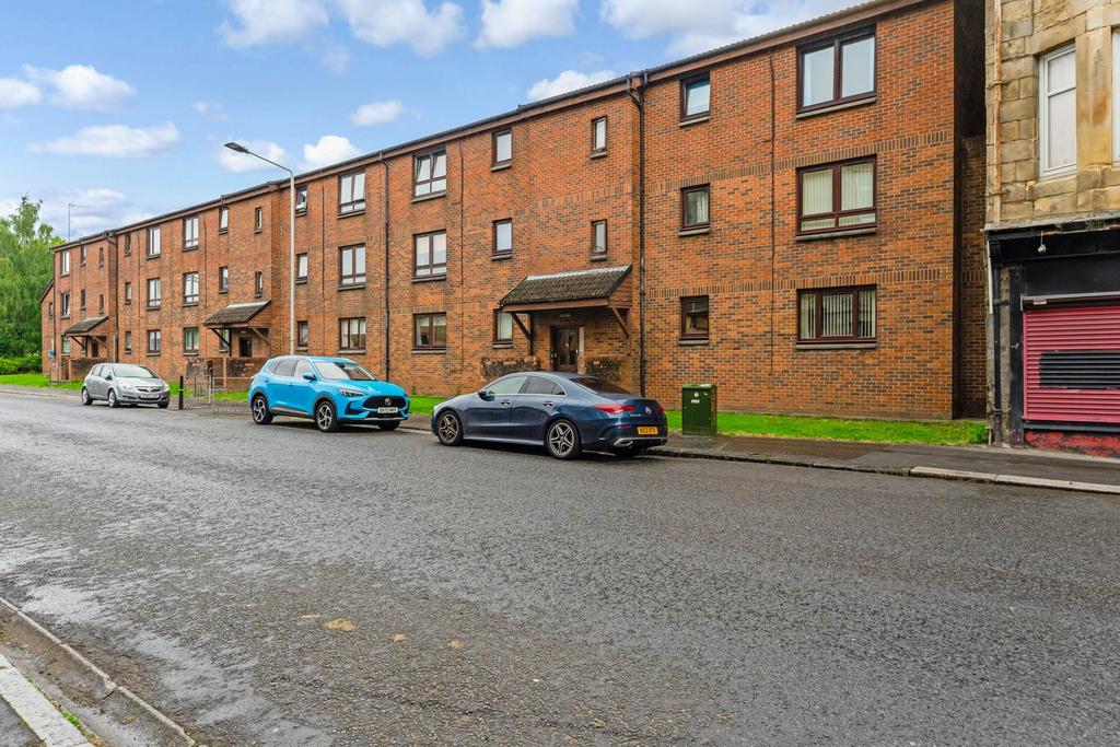 Well Street, Paisley 2 bed apartment - £62,000