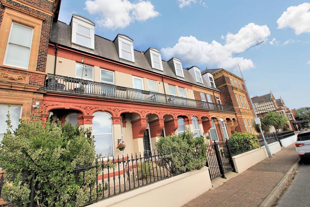 Sandown Road, Great Yarmouth NR30 2 bed penthouse - £900 pcm (£208 pw)