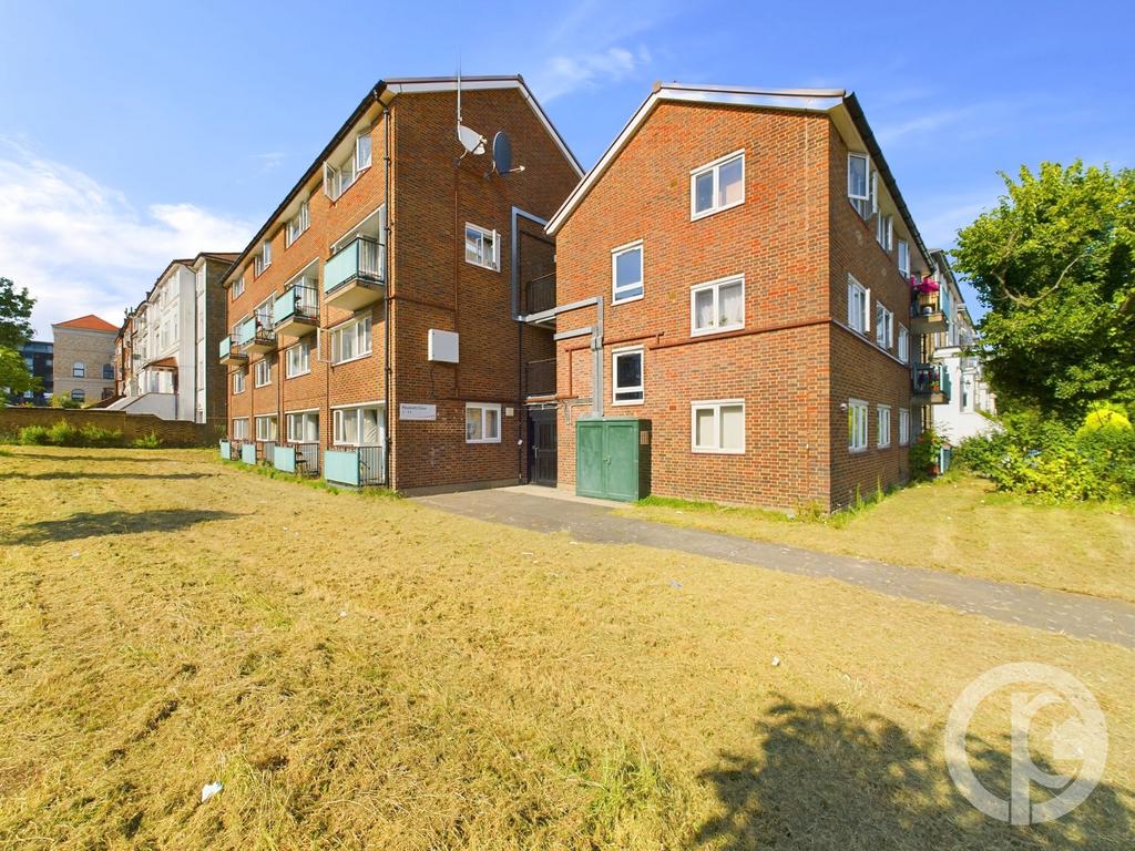 Woodland Road, London, N11 2 bed maisonette - £350,000